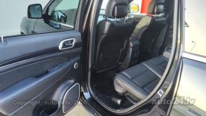 Black Jeep Grand Cherokee 2014 in Tallinn, with an engine capacity of 3.00 L and mileage of 200 thousand km for 13799 €, photo 18 on AUTOMOTO.COM.LV