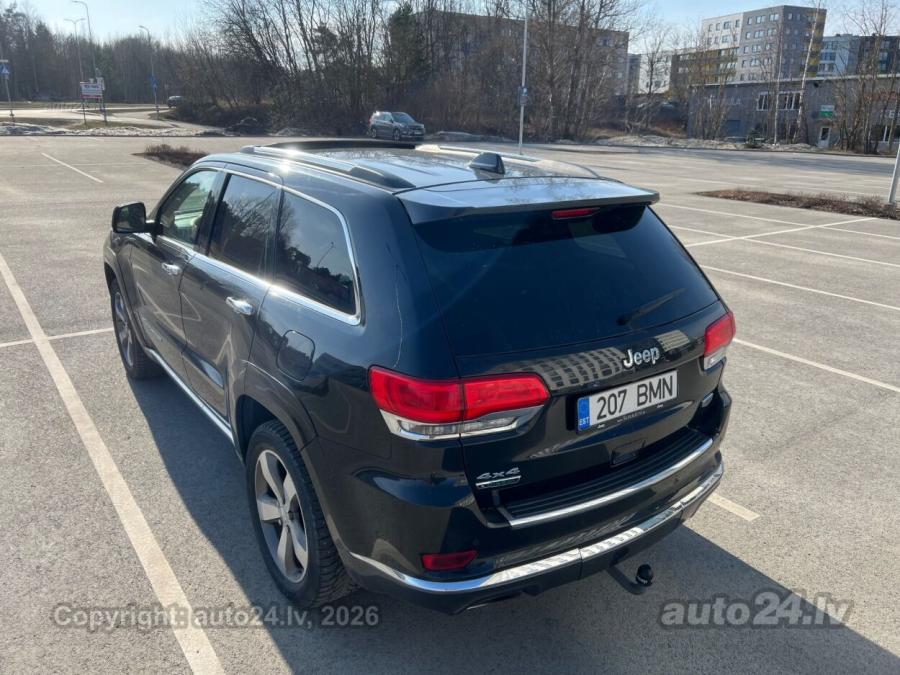 Black Jeep Grand Cherokee 2014 in Tallinn, with an engine capacity of 3.00 L and mileage of 247 thousand km for 12499 €, photo 5 on AUTOMOTO.COM.LV