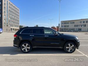 Black Jeep Grand Cherokee 2014 in Tallinn, with an engine capacity of 3.00 L and mileage of 247 thousand km for 12499 €, photo 15 on AUTOMOTO.COM.LV