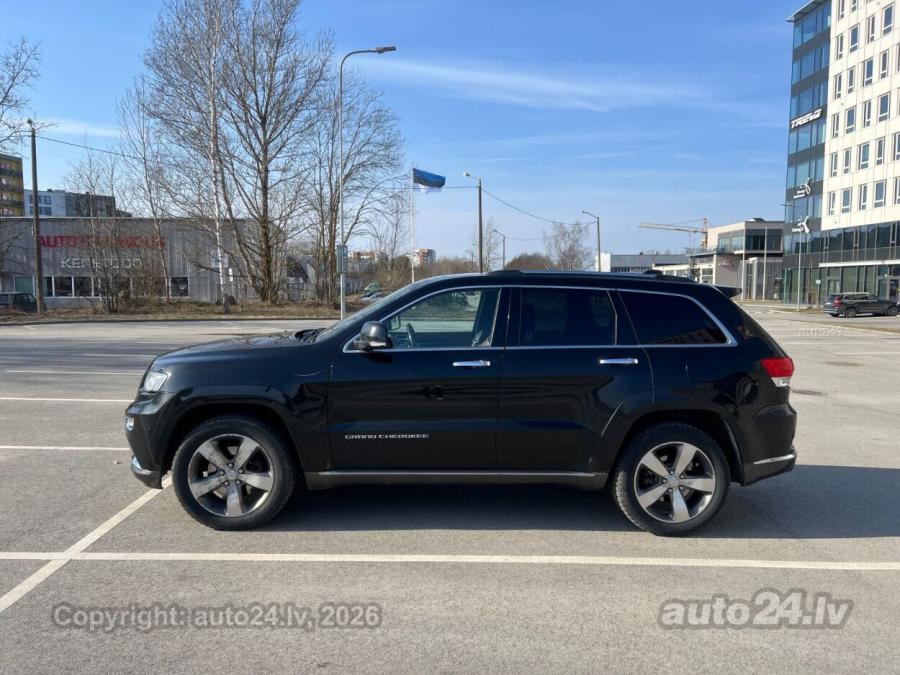 Black Jeep Grand Cherokee 2014 in Tallinn, with an engine capacity of 3.00 L and mileage of 247 thousand km for 12499 €, photo 16 on AUTOMOTO.COM.LV