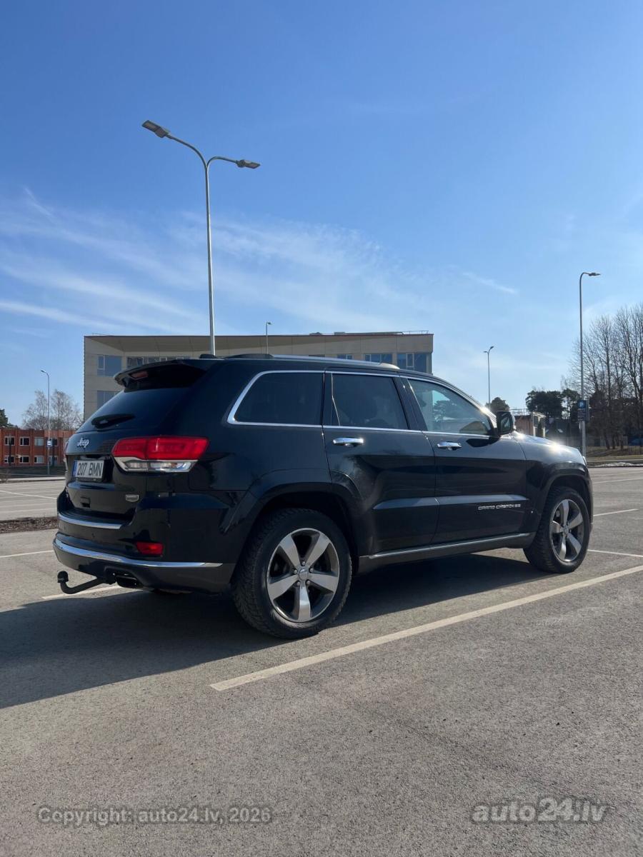 Black Jeep Grand Cherokee 2014 in Tallinn, with an engine capacity of 3.00 L and mileage of 247 thousand km for 12499 €, photo 17 on AUTOMOTO.COM.LV