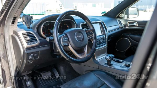 Melns Jeep Grand Cherokee 2014 Tallina, ar dzinēja tilpumu 3.00 L un nobraukumu 131 tūkst. km par 14900 €, foto 2 vietnē AUTOMOTO.COM.LV