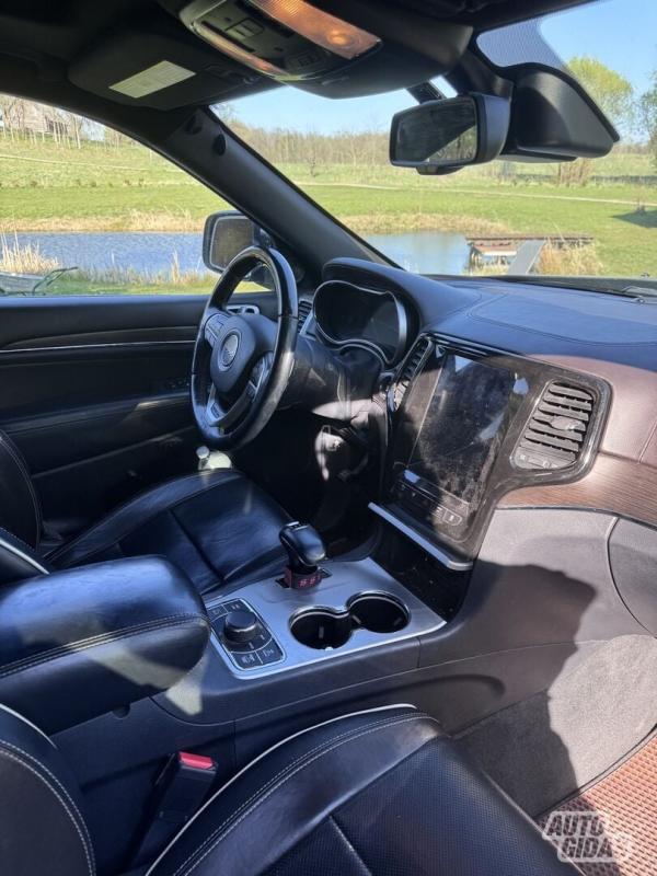 Black Jeep Grand Cherokee 2014 in Vilnius, with an engine capacity of 5.70 L and mileage of 293 thousand km for 11299 €, photo 8 on AUTOMOTO.COM.LV