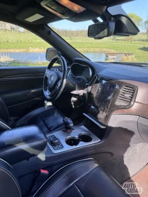 Black Jeep Grand Cherokee 2014 in Vilnius, with an engine capacity of 5.70 L and mileage of 293 thousand km for 11299 €, photo 9 on AUTOMOTO.COM.LV
