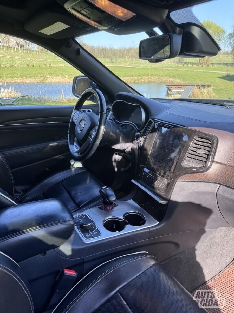 Black Jeep Grand Cherokee 2014 in Vilnius, with an engine capacity of 5.70 L and mileage of 293 thousand km for 11299 €, photo 9 on AUTOMOTO.COM.LV