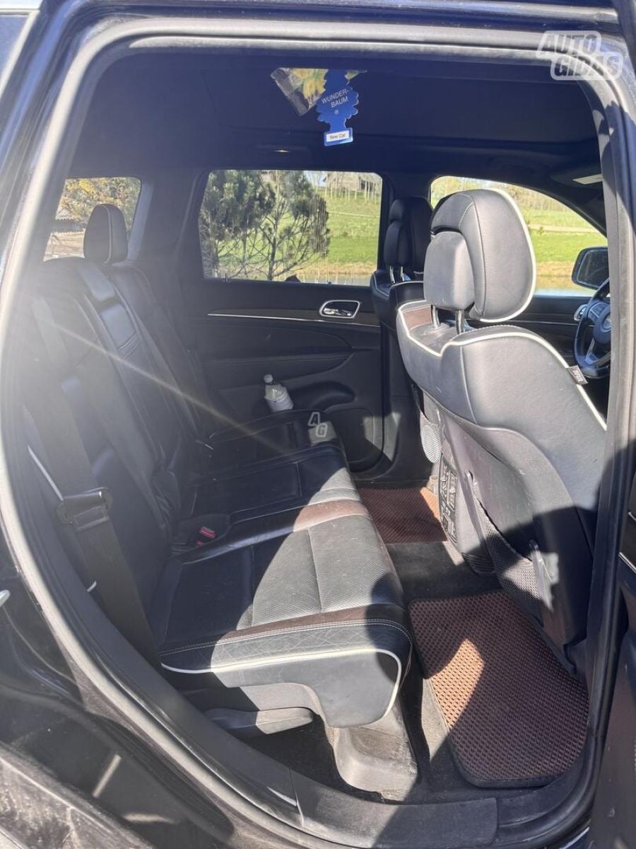 Black Jeep Grand Cherokee 2014 in Vilnius, with an engine capacity of 5.70 L and mileage of 293 thousand km for 11299 €, photo 11 on AUTOMOTO.COM.LV