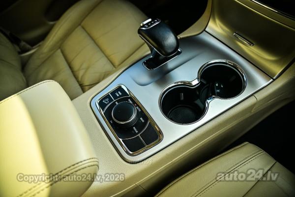 Melns Jeep Grand Cherokee 2014 Tallina, ar dzinēja tilpumu 3.00 L un nobraukumu 280 tūkst. km par 12790 €, foto 7 vietnē AUTOMOTO.COM.LV