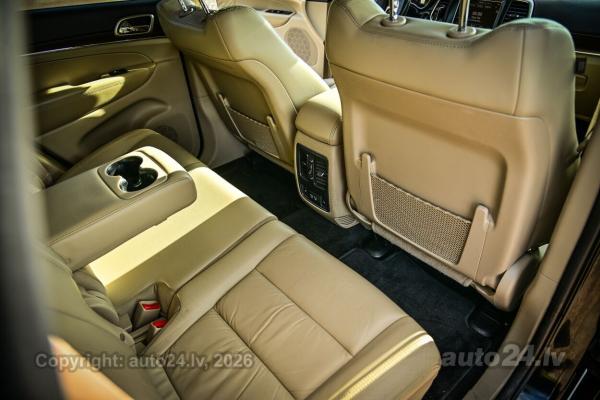 Melns Jeep Grand Cherokee 2014 Tallina, ar dzinēja tilpumu 3.00 L un nobraukumu 280 tūkst. km par 12790 €, foto 8 vietnē AUTOMOTO.COM.LV