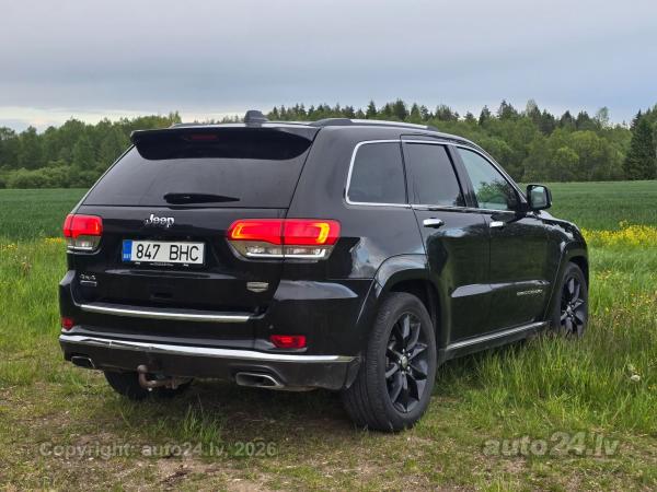 Black Jeep Grand Cherokee 2014 in Rakvere, with an engine capacity of 3.00 L and mileage of 220 thousand km for 15200 €, photo 3 on AUTOMOTO.COM.LV
