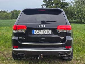 Black Jeep Grand Cherokee 2014 in Rakvere, with an engine capacity of 3.00 L and mileage of 220 thousand km for 15200 €, photo 5 on AUTOMOTO.COM.LV