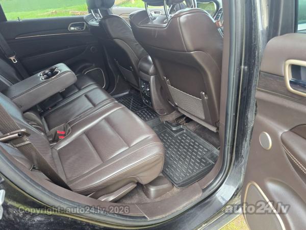 Black Jeep Grand Cherokee 2014 in Rakvere, with an engine capacity of 3.00 L and mileage of 220 thousand km for 15200 €, photo 8 on AUTOMOTO.COM.LV
