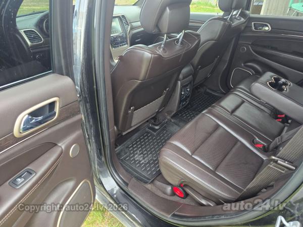 Black Jeep Grand Cherokee 2014 in Rakvere, with an engine capacity of 3.00 L and mileage of 220 thousand km for 15200 €, photo 9 on AUTOMOTO.COM.LV