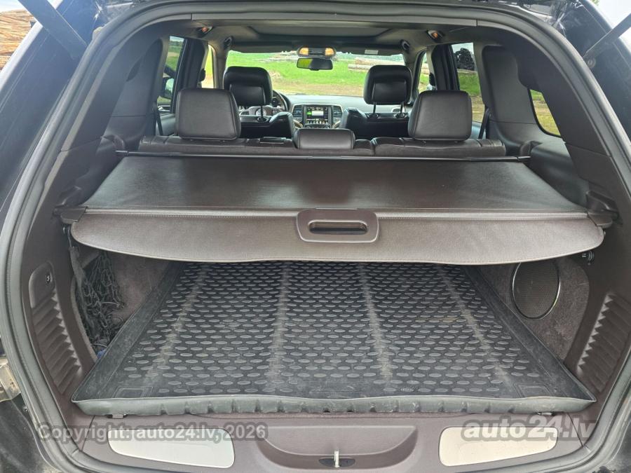 Black Jeep Grand Cherokee 2014 in Rakvere, with an engine capacity of 3.00 L and mileage of 220 thousand km for 15200 €, photo 11 on AUTOMOTO.COM.LV