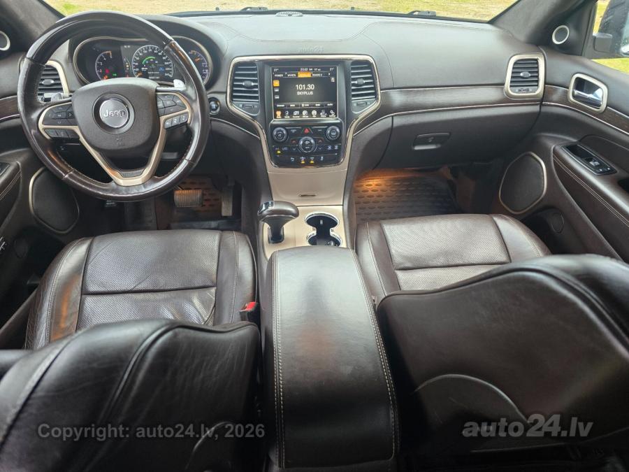 Black Jeep Grand Cherokee 2014 in Rakvere, with an engine capacity of 3.00 L and mileage of 220 thousand km for 15200 €, photo 12 on AUTOMOTO.COM.LV