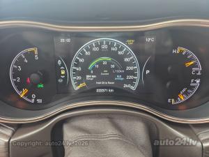 Black Jeep Grand Cherokee 2014 in Rakvere, with an engine capacity of 3.00 L and mileage of 220 thousand km for 15200 €, photo 13 on AUTOMOTO.COM.LV