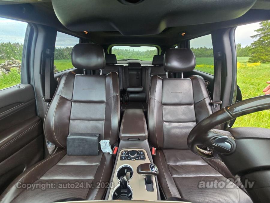 Black Jeep Grand Cherokee 2014 in Rakvere, with an engine capacity of 3.00 L and mileage of 220 thousand km for 15200 €, photo 17 on AUTOMOTO.COM.LV