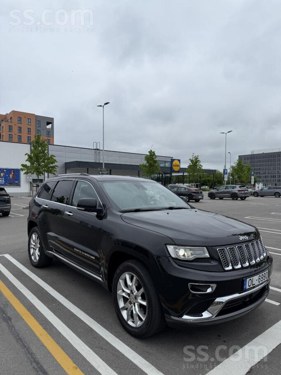 Black Jeep Grand Cherokee 2014 in Riga, with an engine capacity of 3.00 L and mileage of 233 thousand km for 11900 €, photo 3 on AUTOMOTO.COM.LV