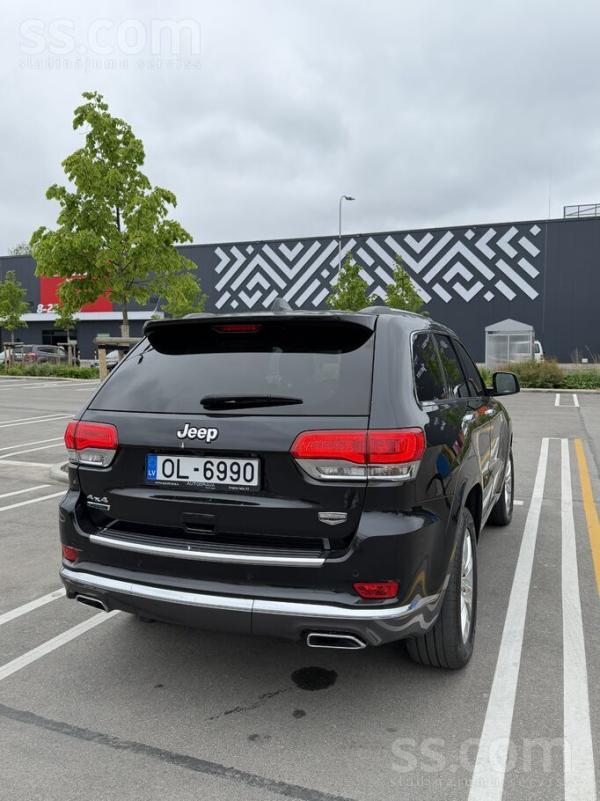 Black Jeep Grand Cherokee 2014 in Riga, with an engine capacity of 3.00 L and mileage of 233 thousand km for 11900 €, photo 3 on AUTOMOTO.COM.LV