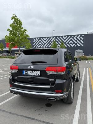 Black Jeep Grand Cherokee 2014 in Riga, with an engine capacity of 3.00 L and mileage of 233 thousand km for 11900 €, photo 4 on AUTOMOTO.COM.LV