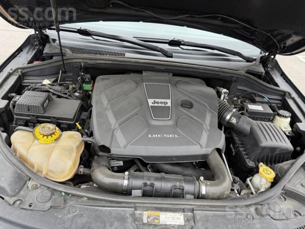 Black Jeep Grand Cherokee 2014 in Riga, with an engine capacity of 3.00 L and mileage of 233 thousand km for 11900 €, photo 5 on AUTOMOTO.COM.LV