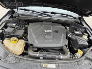 Black Jeep Grand Cherokee 2014 in Riga, with an engine capacity of 3.00 L and mileage of 233 thousand km for 11900 €, photo 6 on AUTOMOTO.COM.LV