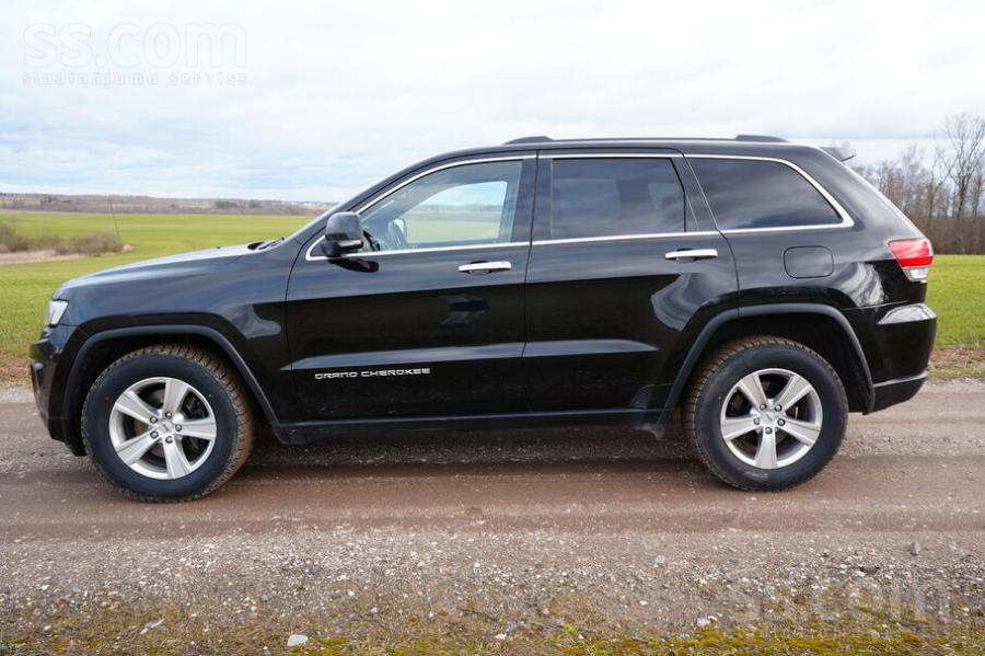 Black Jeep Grand Cherokee 2014 in Dobele, with an engine capacity of 3.00 L and mileage of 226 thousand km for 11200 €, photo 5 on AUTOMOTO.COM.LV