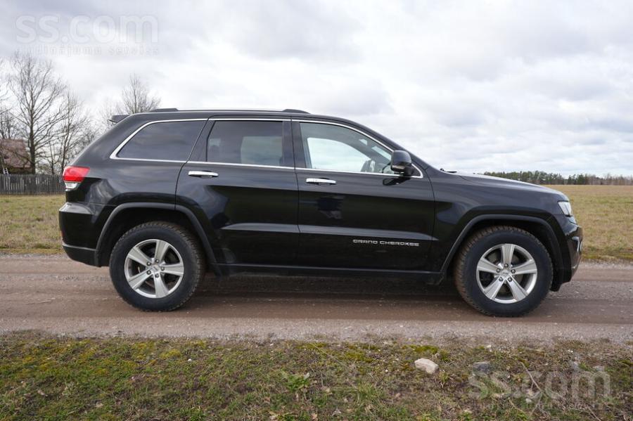 Black Jeep Grand Cherokee 2014 in Dobele, with an engine capacity of 3.00 L and mileage of 226 thousand km for 11200 €, photo 6 on AUTOMOTO.COM.LV