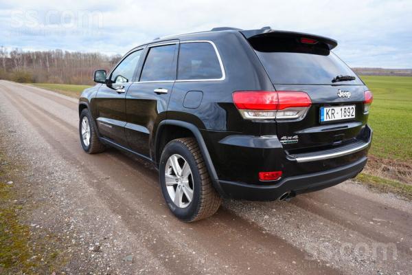 Black Jeep Grand Cherokee 2014 in Dobele, with an engine capacity of 3.00 L and mileage of 226 thousand km for 11200 €, photo 6 on AUTOMOTO.COM.LV