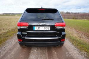 Black Jeep Grand Cherokee 2014 in Dobele, with an engine capacity of 3.00 L and mileage of 226 thousand km for 11200 €, photo 8 on AUTOMOTO.COM.LV