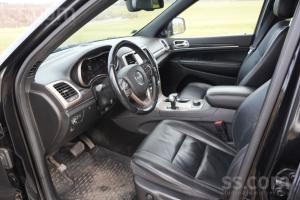 Black Jeep Grand Cherokee 2014 in Dobele, with an engine capacity of 3.00 L and mileage of 226 thousand km for 11200 €, photo 9 on AUTOMOTO.COM.LV
