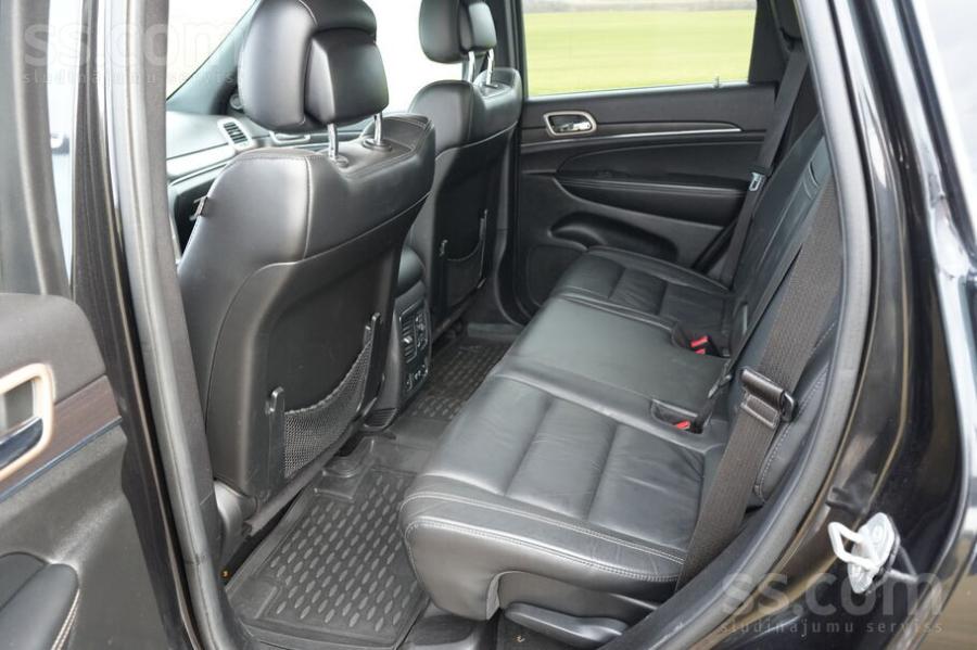 Black Jeep Grand Cherokee 2014 in Dobele, with an engine capacity of 3.00 L and mileage of 226 thousand km for 11200 €, photo 10 on AUTOMOTO.COM.LV