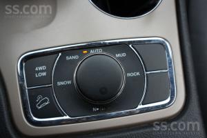 Black Jeep Grand Cherokee 2014 in Dobele, with an engine capacity of 3.00 L and mileage of 226 thousand km for 11200 €, photo 17 on AUTOMOTO.COM.LV