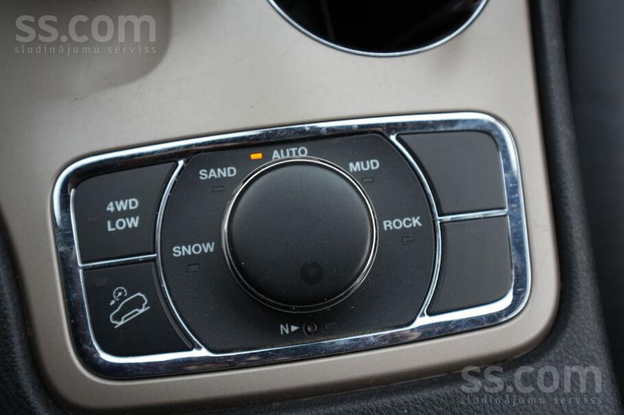Black Jeep Grand Cherokee 2014 in Dobele, with an engine capacity of 3.00 L and mileage of 226 thousand km for 11200 €, photo 17 on AUTOMOTO.COM.LV