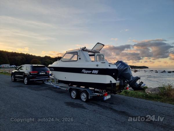 Black Jeep Grand Cherokee 2014 in Tallinn, with an engine capacity of 3.00 L and mileage of 247 thousand km for 12000 €, photo 6 on AUTOMOTO.COM.LV