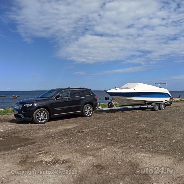 Black Jeep Grand Cherokee 2014 in Tallinn, with an engine capacity of 3.00 L and mileage of 247 thousand km for 12000 €, photo 8 on AUTOMOTO.COM.LV