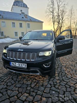 Black Jeep Grand Cherokee 2014 in Jekabpils, with an engine capacity of 3.00 L and mileage of 208 thousand km for 12700 €, photo 4 on AUTOMOTO.COM.LV