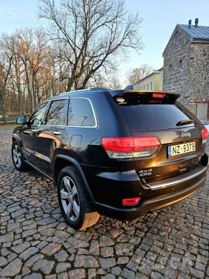 Black Jeep Grand Cherokee 2014 in Jekabpils, with an engine capacity of 3.00 L and mileage of 208 thousand km for 12700 €, photo 5 on AUTOMOTO.COM.LV