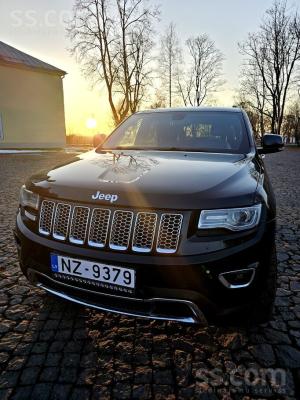 Black Jeep Grand Cherokee 2014 in Jekabpils, with an engine capacity of 3.00 L and mileage of 208 thousand km for 12700 €, photo 6 on AUTOMOTO.COM.LV