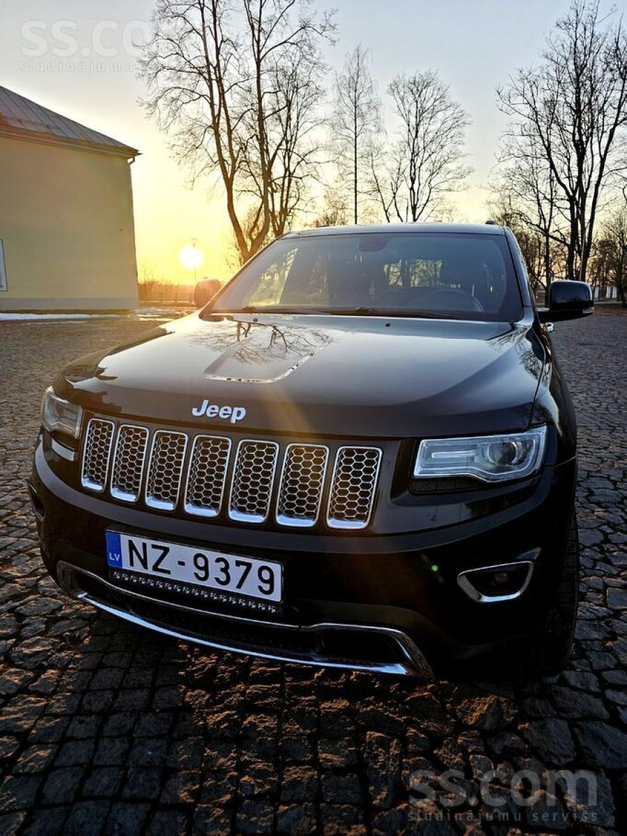 Black Jeep Grand Cherokee 2014 in Jekabpils, with an engine capacity of 3.00 L and mileage of 208 thousand km for 12700 €, photo 6 on AUTOMOTO.COM.LV