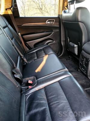 Black Jeep Grand Cherokee 2014 in Jekabpils, with an engine capacity of 3.00 L and mileage of 208 thousand km for 12700 €, photo 10 on AUTOMOTO.COM.LV