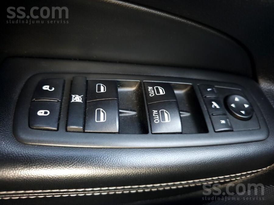 Black Jeep Grand Cherokee 2014 in Jekabpils, with an engine capacity of 3.00 L and mileage of 208 thousand km for 12700 €, photo 11 on AUTOMOTO.COM.LV