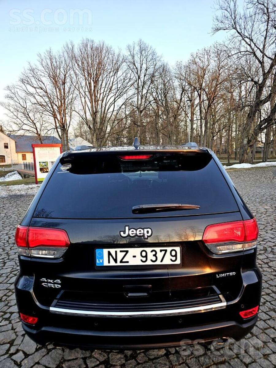 Black Jeep Grand Cherokee 2014 in Jekabpils, with an engine capacity of 3.00 L and mileage of 208 thousand km for 12700 €, photo 18 on AUTOMOTO.COM.LV