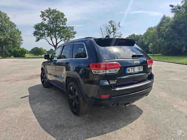 Black Jeep Grand Cherokee 2014 in Kaunas, with an engine capacity of 3.60 L and mileage of 296 thousand km for 9000 €, photo 4 on AUTOMOTO.COM.LV