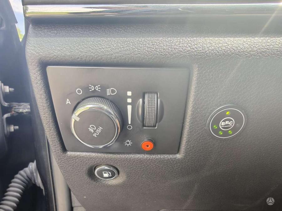 Black Jeep Grand Cherokee 2014 in Kaunas, with an engine capacity of 3.60 L and mileage of 296 thousand km for 9000 €, photo 6 on AUTOMOTO.COM.LV