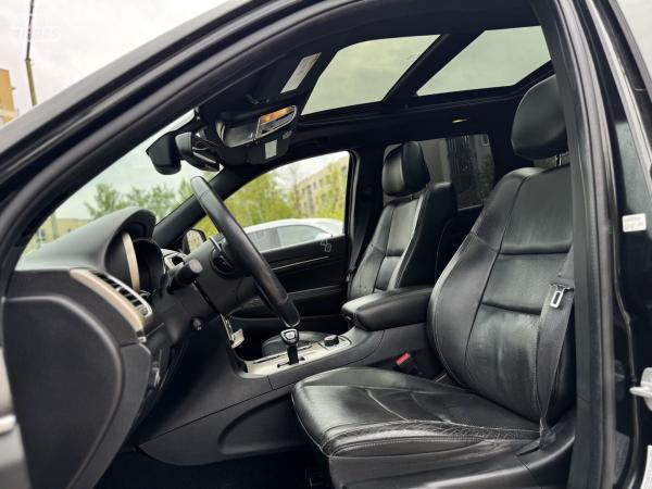 Black Jeep Grand Cherokee 2014 in Vilnius, with an engine capacity of 3.60 L and mileage of 205 thousand km for 14200 €, photo 4 on AUTOMOTO.COM.LV