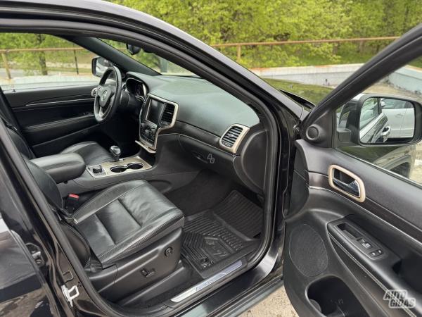 Black Jeep Grand Cherokee 2014 in Vilnius, with an engine capacity of 3.60 L and mileage of 205 thousand km for 14200 €, photo 9 on AUTOMOTO.COM.LV