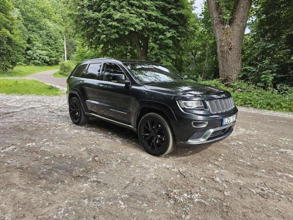 Black Jeep Grand Cherokee 2014 in Vilnius, with an engine capacity of 2.99 L and mileage of 220 thousand km for 13500 €, photo 2 on AUTOMOTO.COM.LV
