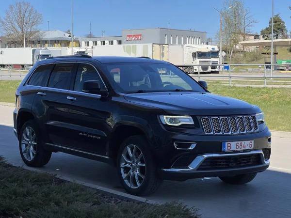 Black Jeep Grand Cherokee 2014 in Rezekne, with an engine capacity of 3.00 L and mileage of 205 thousand km for 11990 €, photo 3 on AUTOMOTO.COM.LV