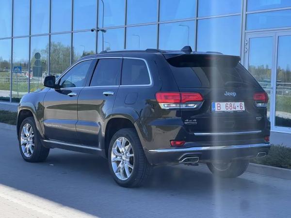 Black Jeep Grand Cherokee 2014 in Rezekne, with an engine capacity of 3.00 L and mileage of 205 thousand km for 11990 €, photo 4 on AUTOMOTO.COM.LV