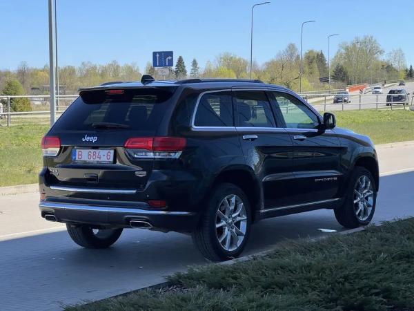 Black Jeep Grand Cherokee 2014 in Rezekne, with an engine capacity of 3.00 L and mileage of 205 thousand km for 11990 €, photo 6 on AUTOMOTO.COM.LV